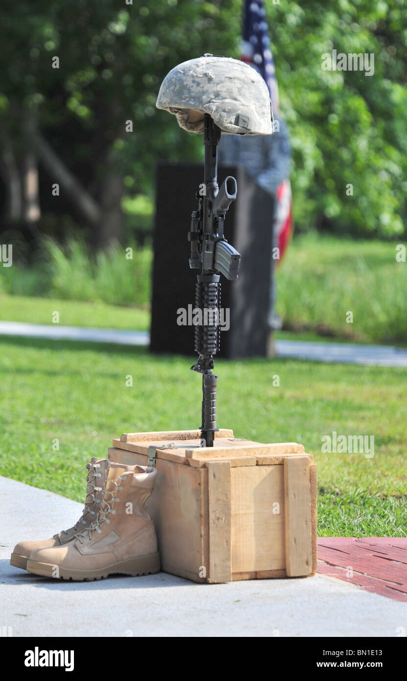 Salute the fallen hi-res stock photography and images - Alamy