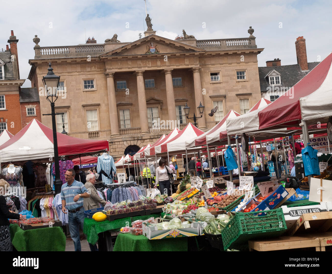Newark trent shoppers shopping hi-res stock photography and images - Alamy
