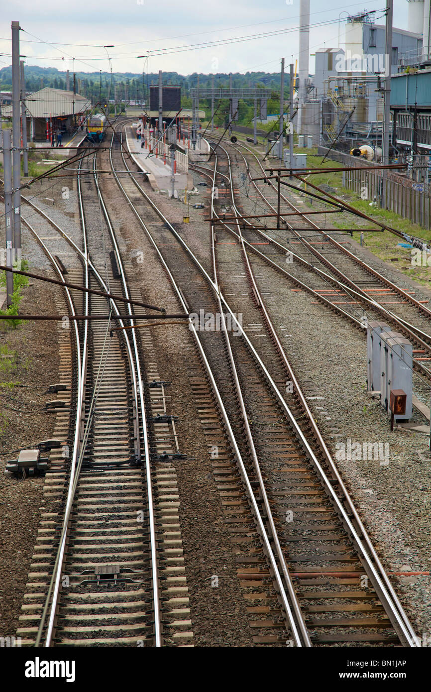 Converging railway tracks at Bank Quay station in Warrington Stock ...