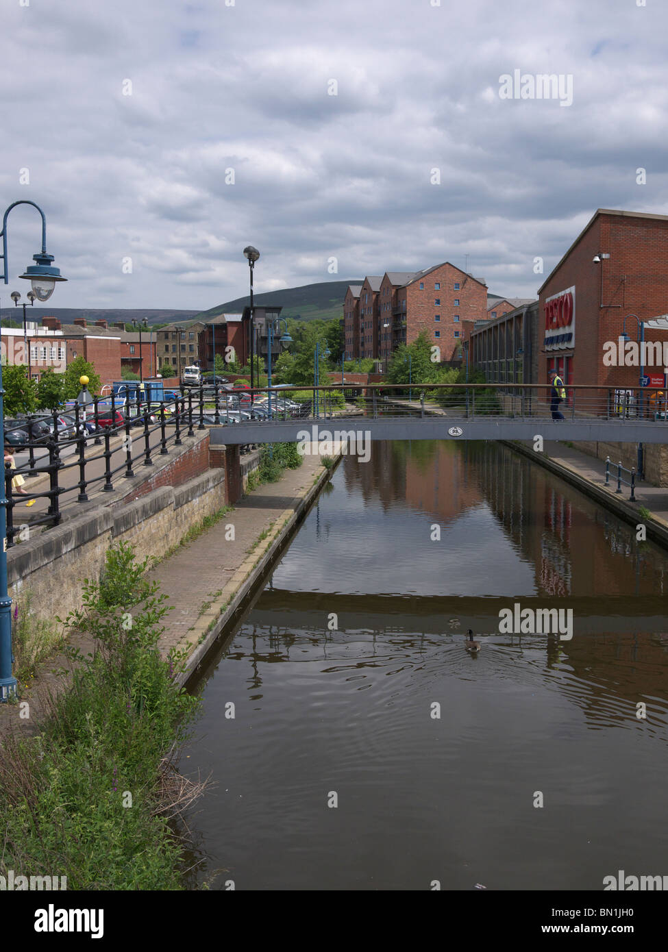 Huddersfield canal running through the centre of Stalybridge, Tameside ...