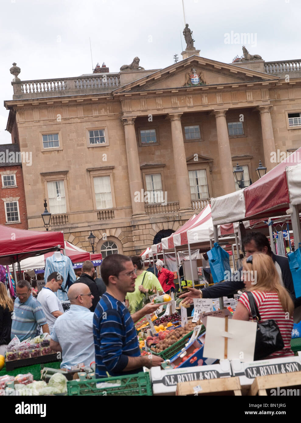 Market Square and the Buttermarket in Newark on Trent, Nottinghamshire ...