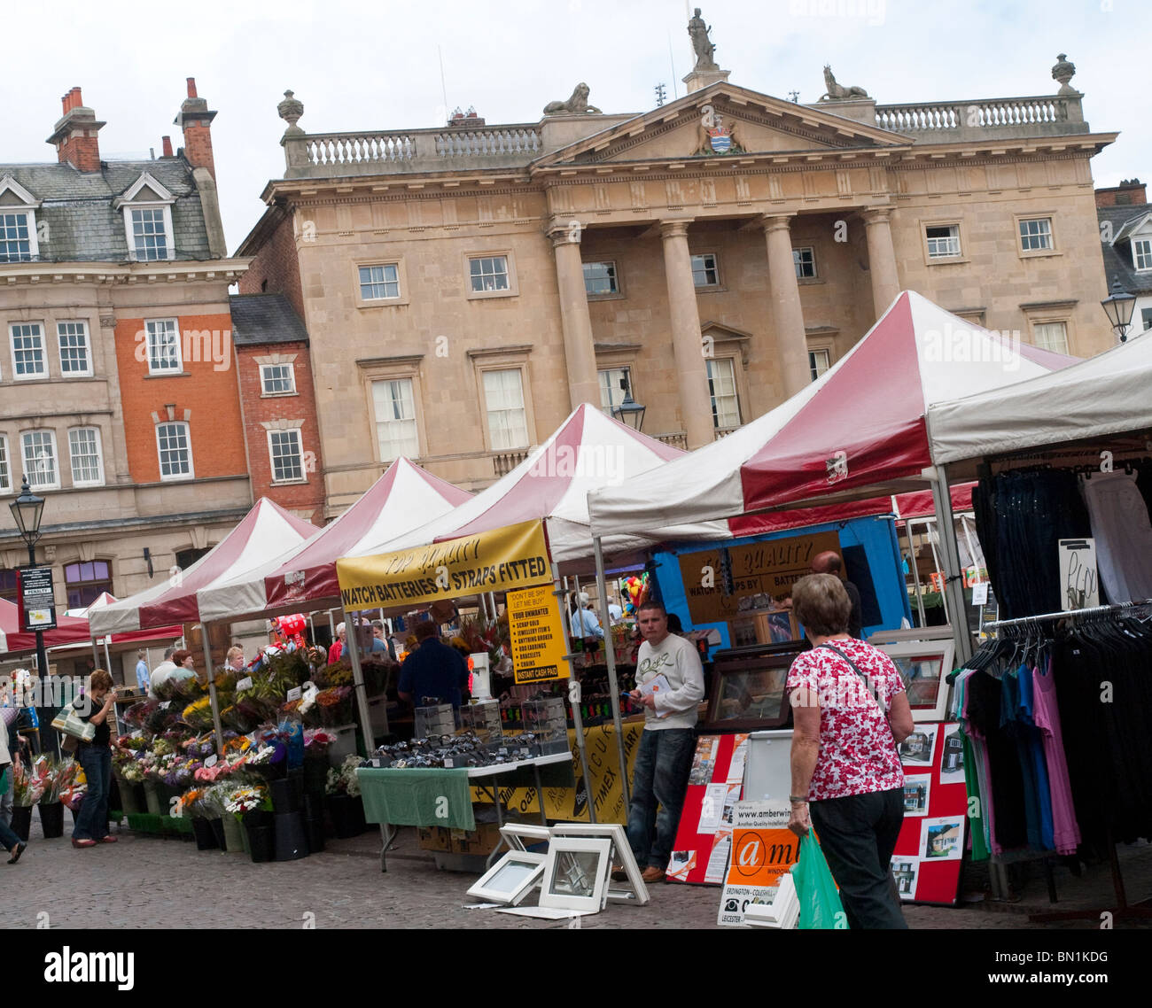 Newark on trent nottinghamshire market square hi-res stock photography ...