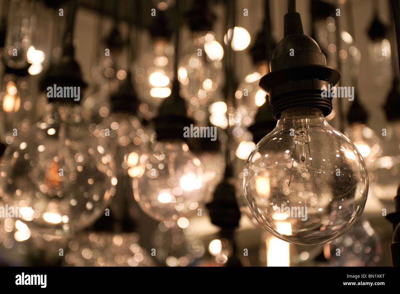 Light bulbs hi-res stock photography and images - Alamy