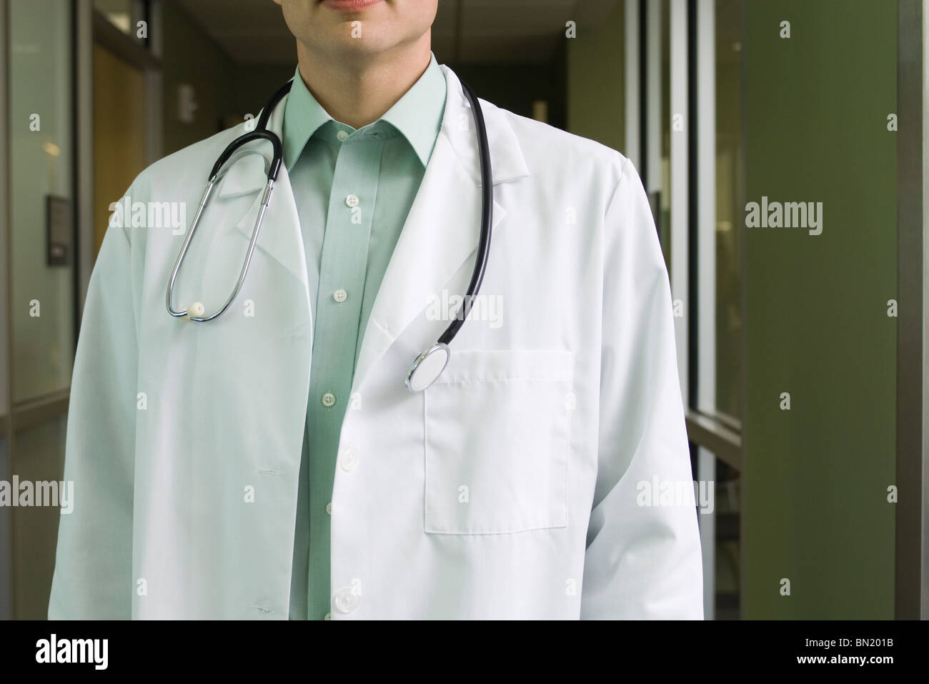 Doctor with stethoscope around neck Stock Photo - Alamy