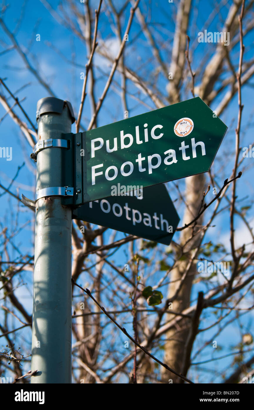 Public Footpath sign, Cotswolds, Gloucestershire, UK Stock Photo - Alamy