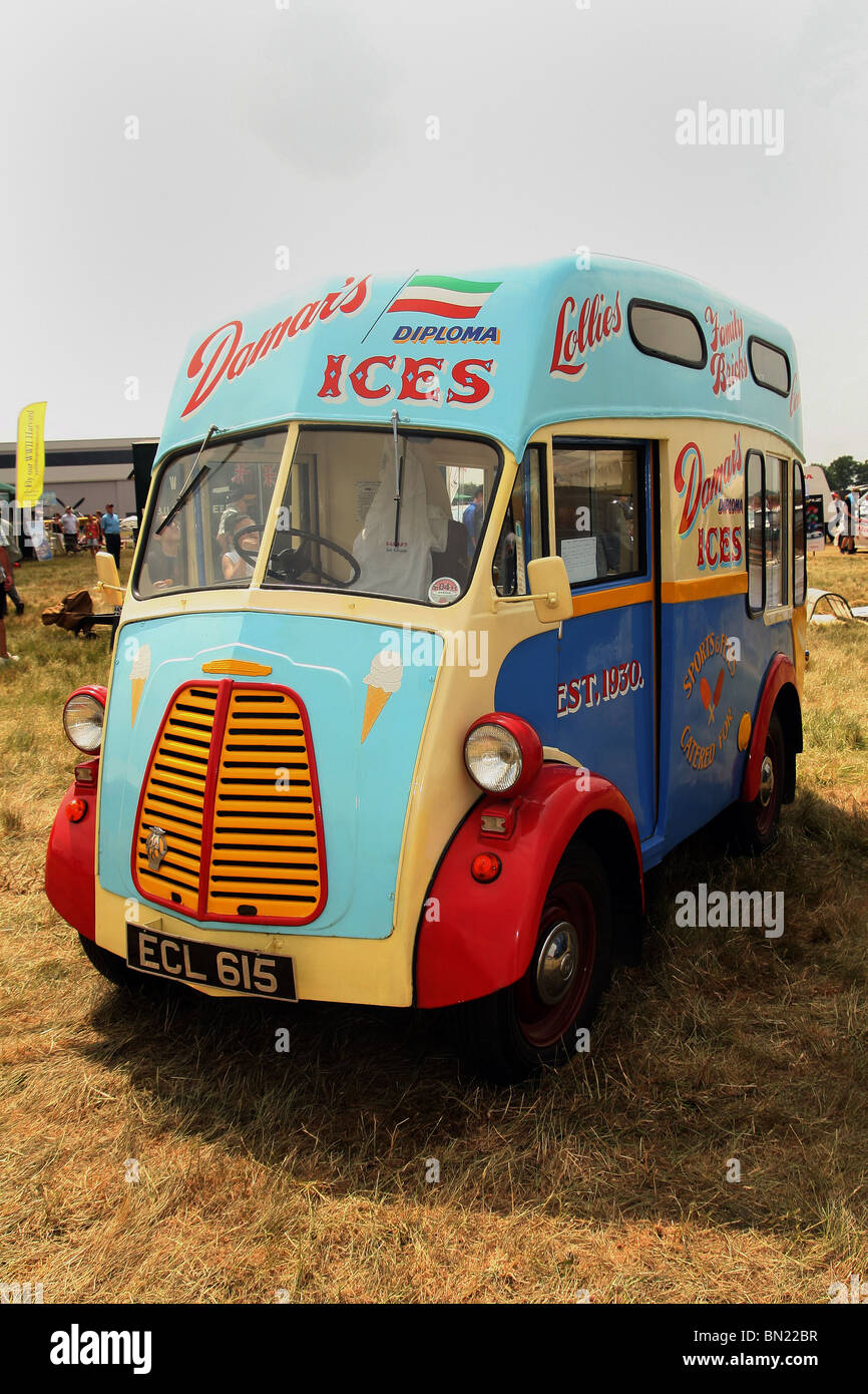 1950 morris commercial j type hi-res stock photography and images - Alamy