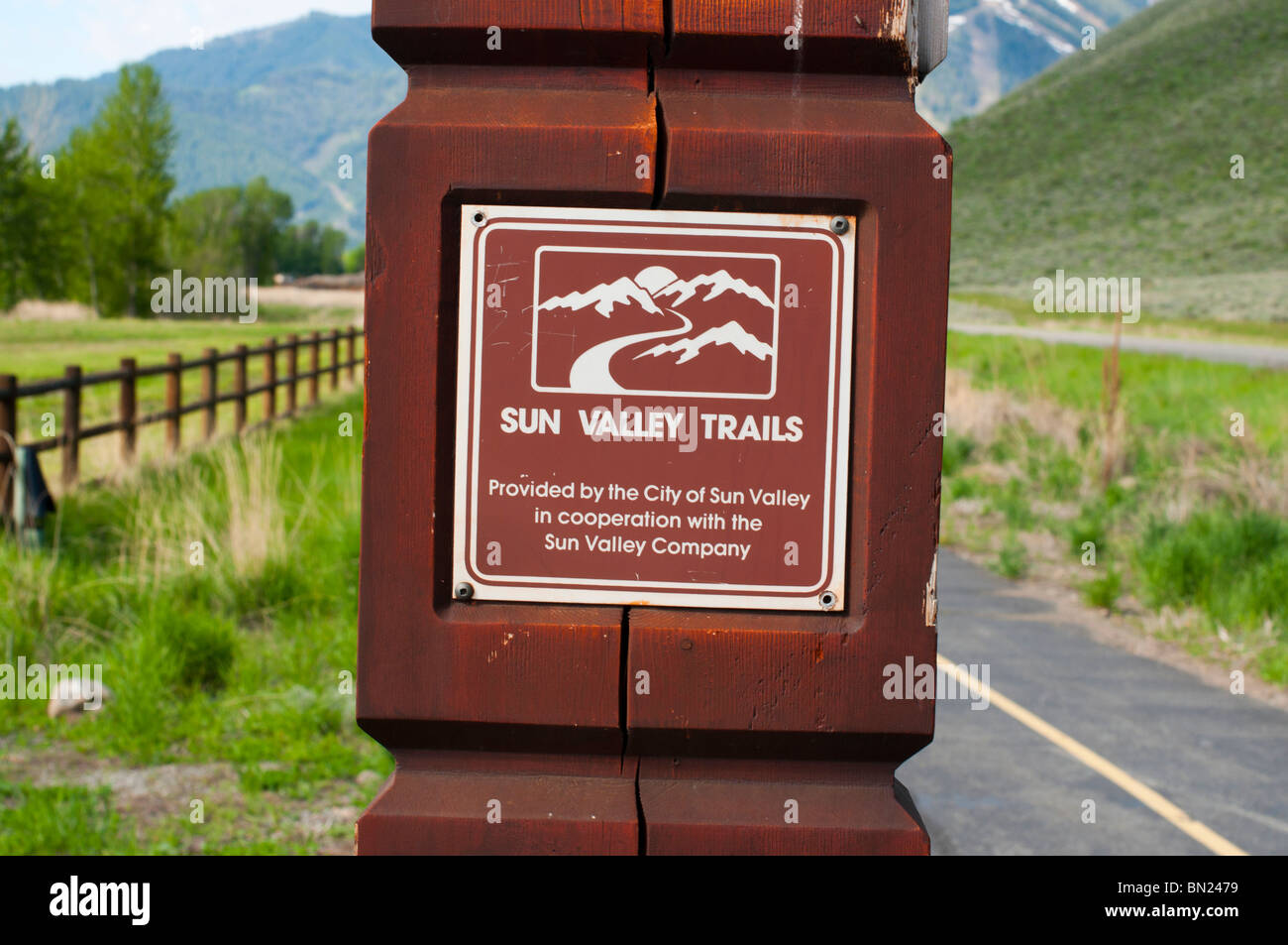 Sign on walking trail outside Sun Valley Stock Photo - Alamy