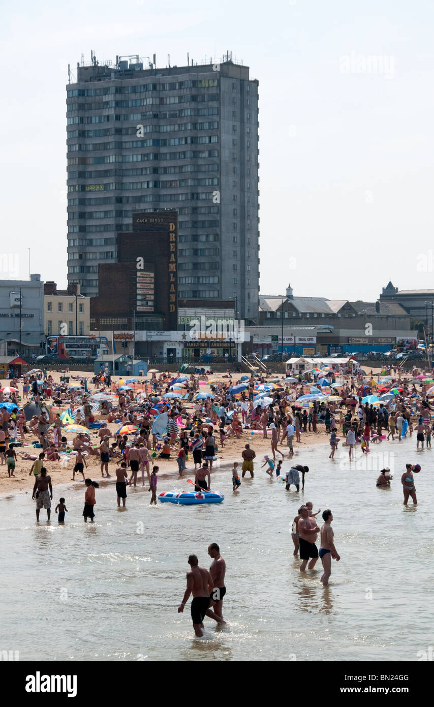 A crowded Margate Beach on a hot summer weekend, England Stock Photo ...