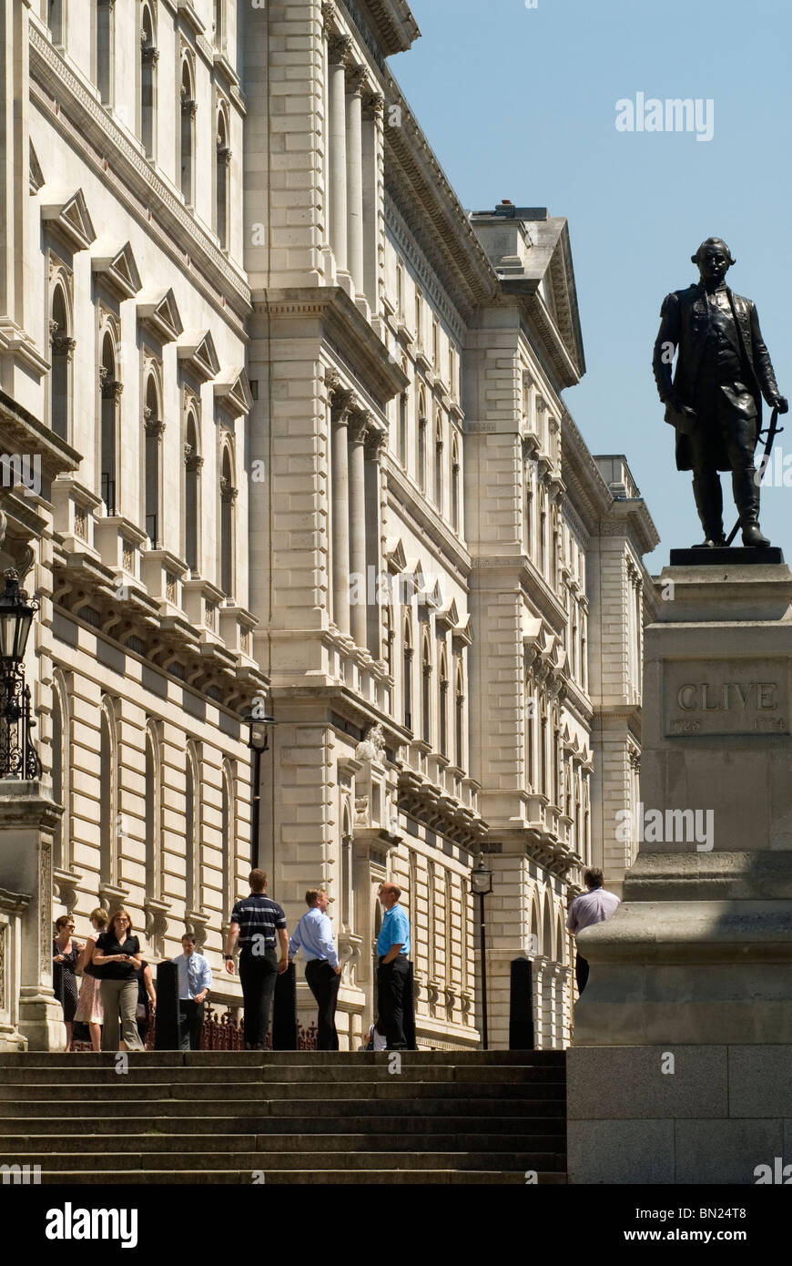 Whitehall Civil Servants outside The Foreign Office, Clive Steps, King ...