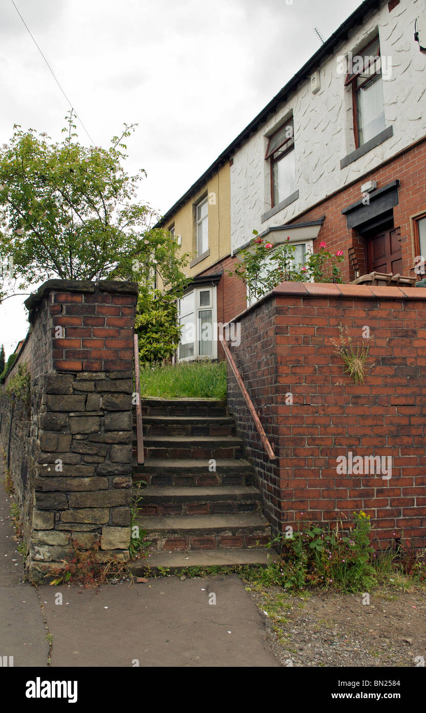 Row of houses manchester hi-res stock photography and images - Alamy