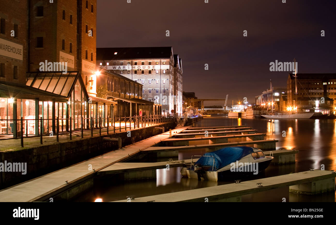 Gloucester docks at night hi-res stock photography and images - Alamy