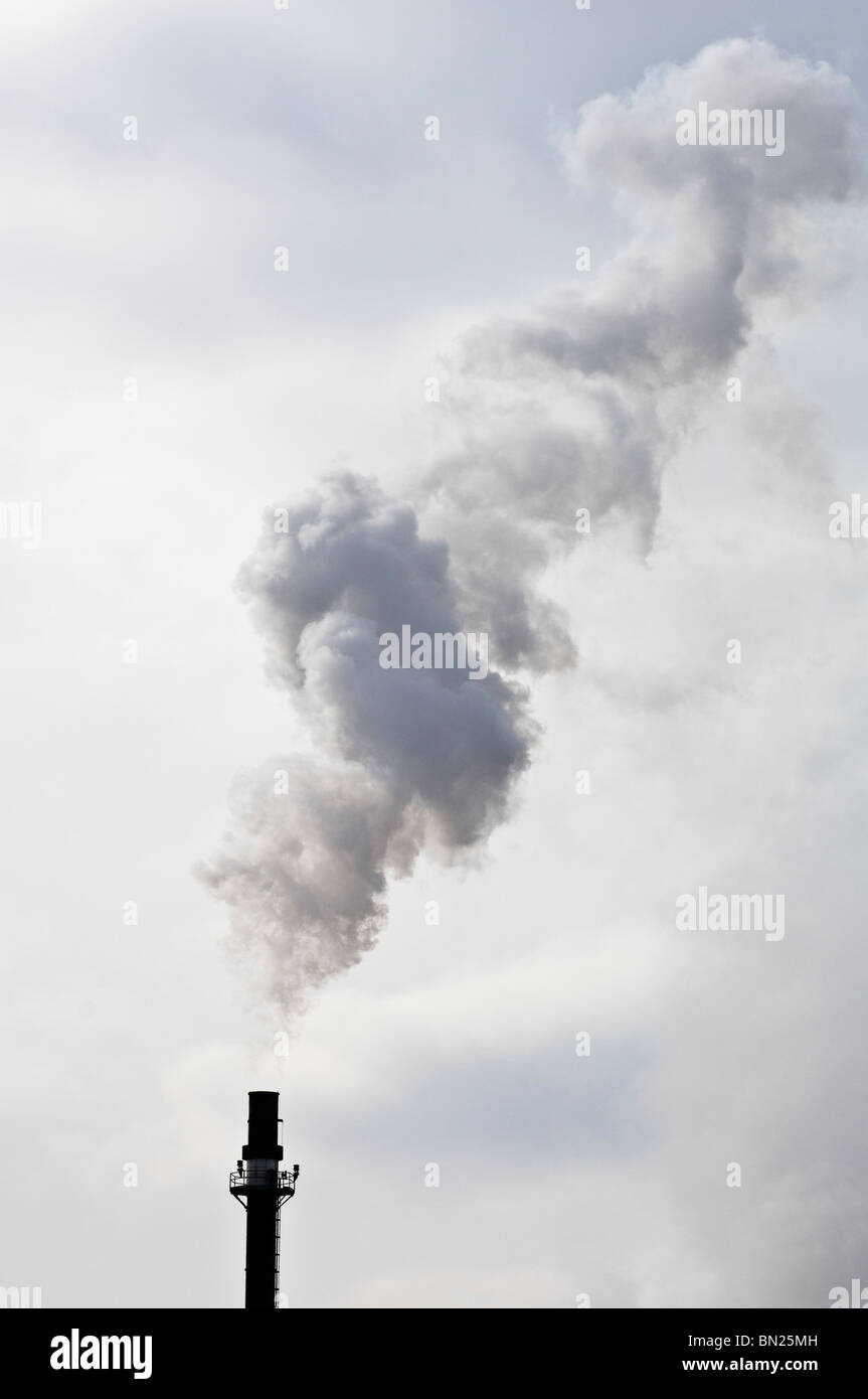 Steam plume from the Koda Energy biomass facility on the Rahr Malting ...