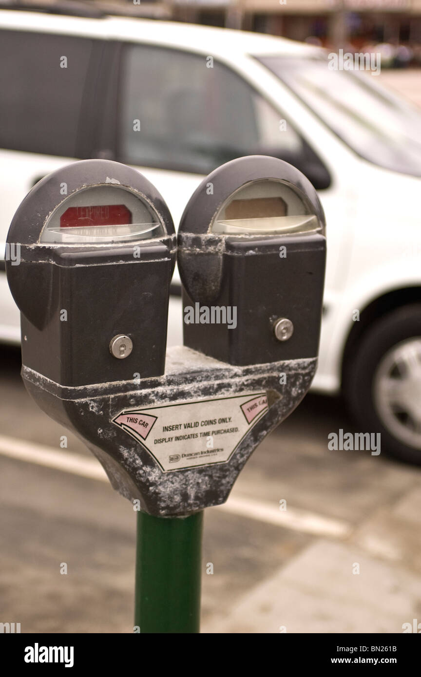 An expired parking meter with a car in the background Stock Photo - Alamy