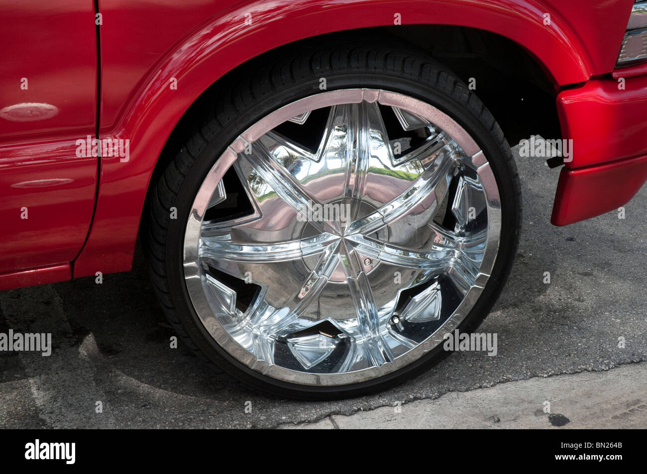 Car wheel detail on Ocean Drive in South Beach, Miami, Florida USA ...