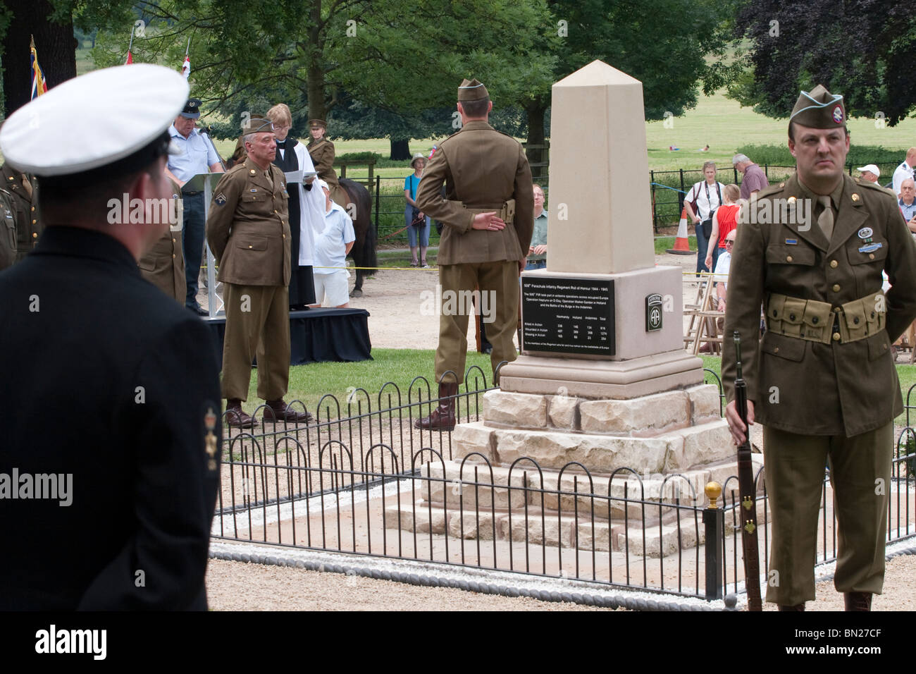 Servicemen standing next to the opening of a World War 2 memorial Stock ...