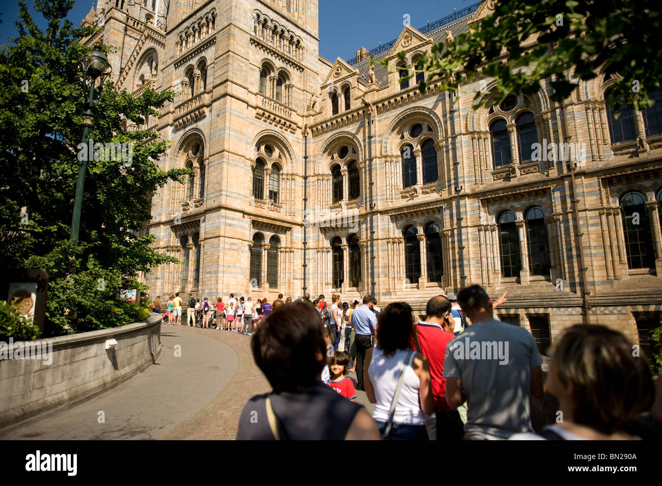 Museum queue hi-res stock photography and images - Alamy
