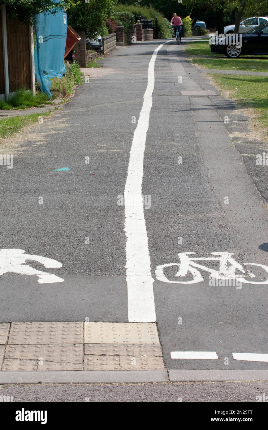 A cycle lane splitting the pavement Stock Photo - Alamy