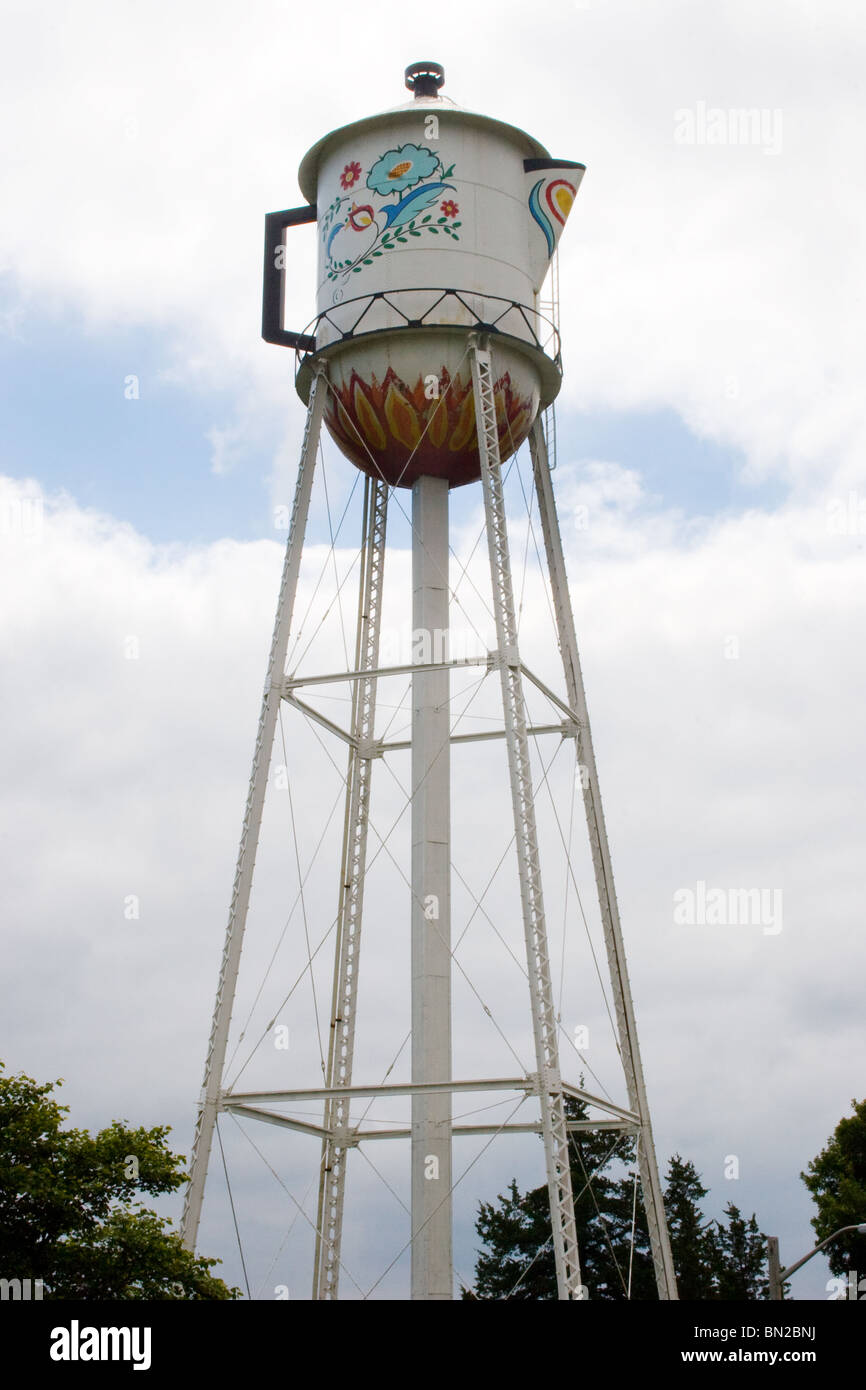 Giant coffee pot water tower in Stanton, Iowa—perked-up tribute to the ...