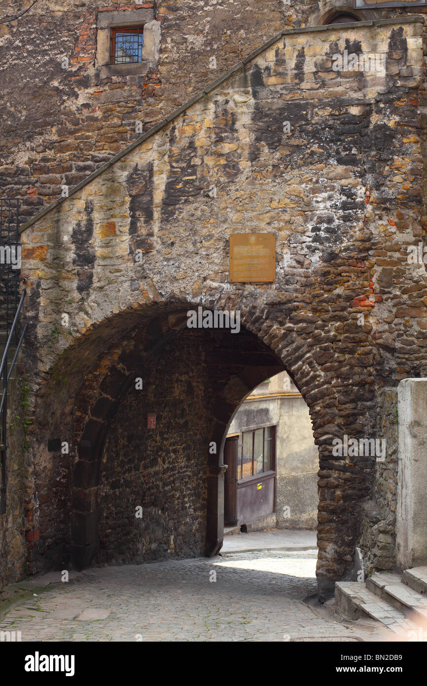 Medieval city gate hi-res stock photography and images - Alamy