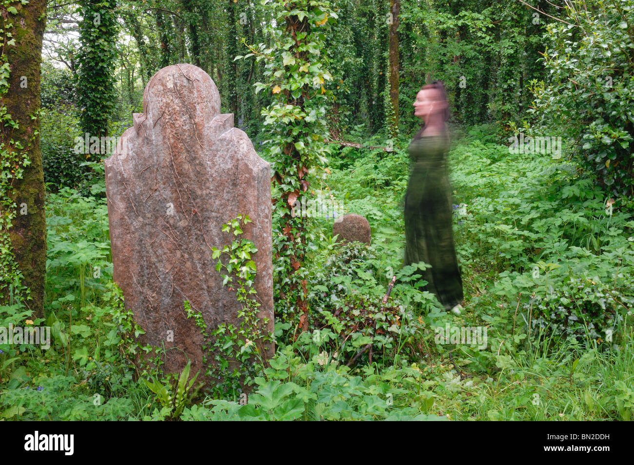 Ghostly woman at cemetery hi-res stock photography and images - Alamy