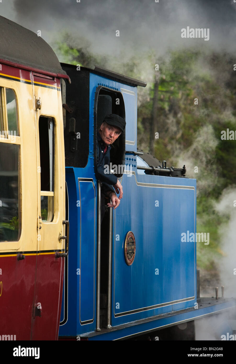 Engine drivers on the steam train leaving Haverthwaite Station on the ...