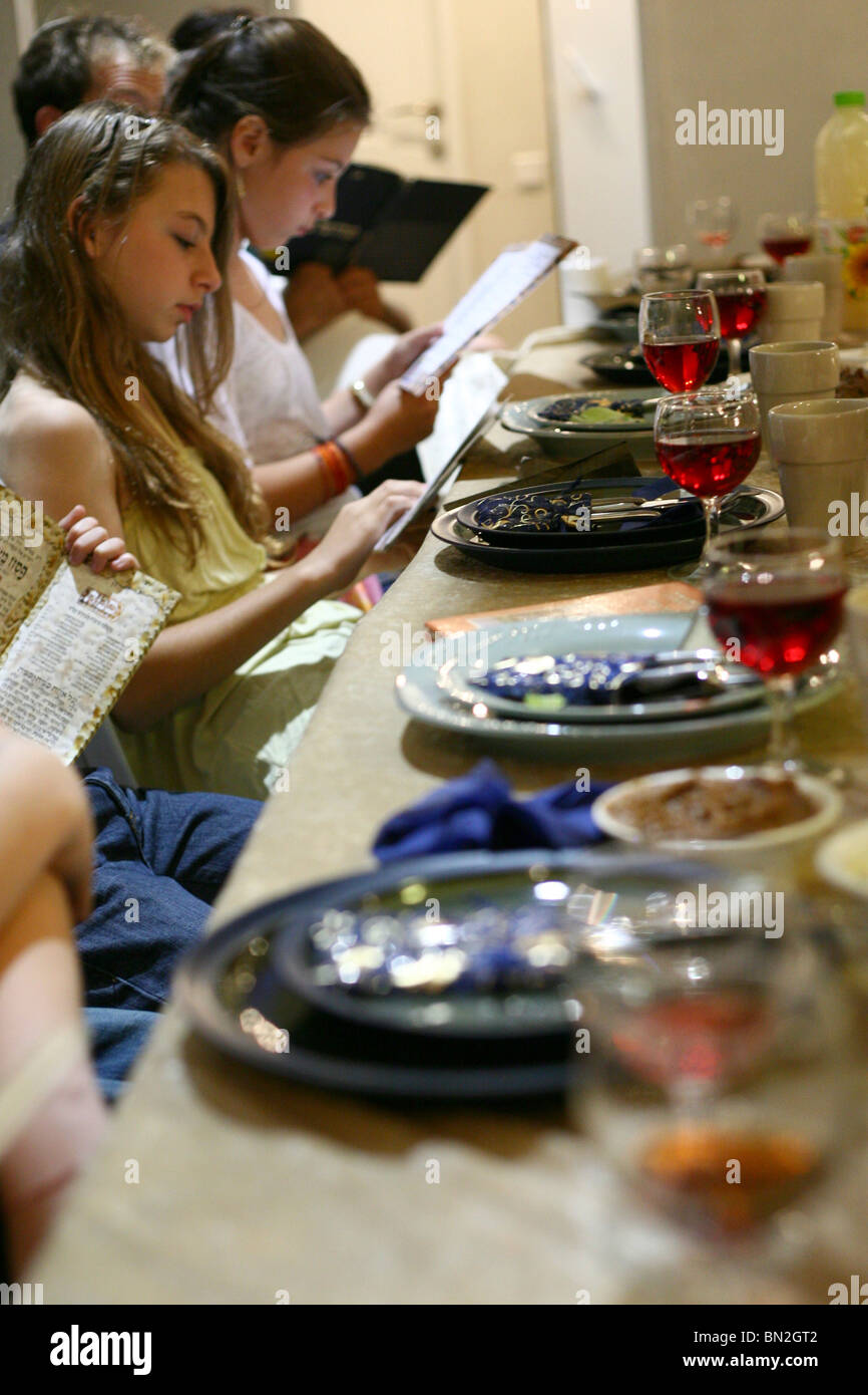 Passover seder family hi-res stock photography and images - Alamy