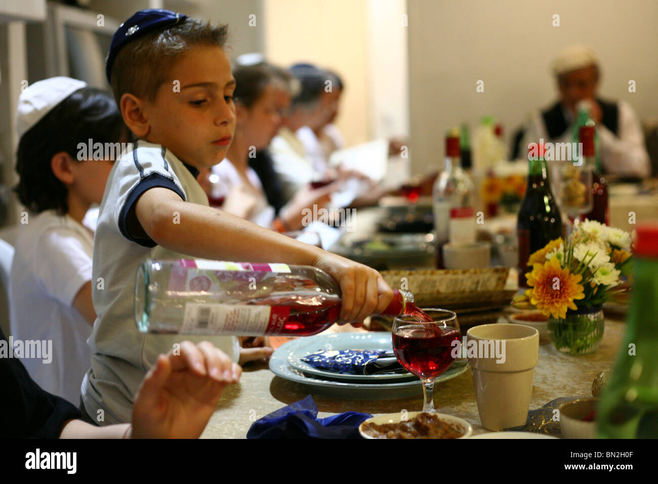 Israeli family attending a seder hi-res stock photography and images ...