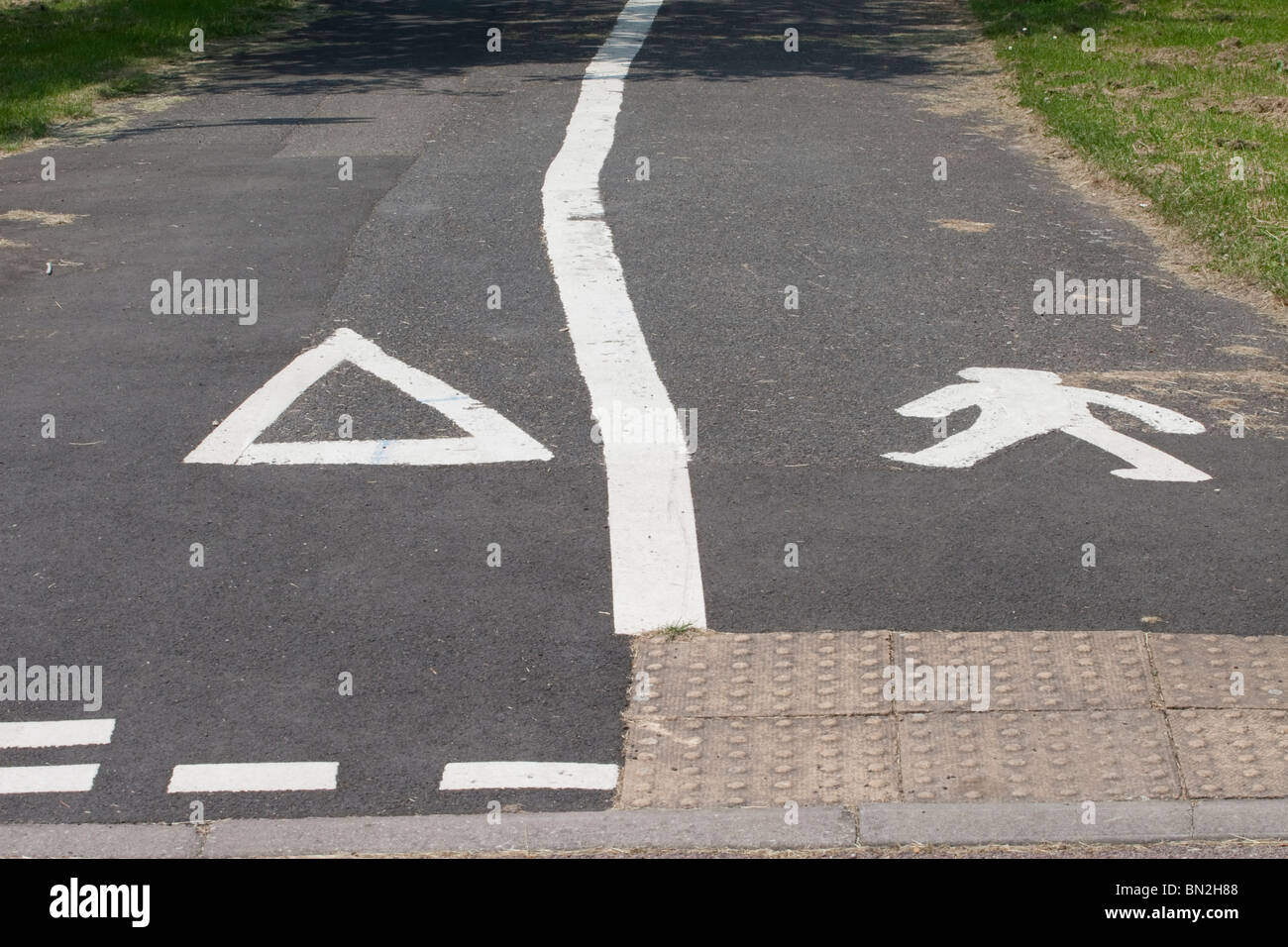 A cycle lane splitting the pavement Stock Photo - Alamy