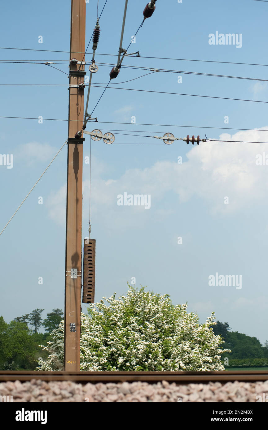 Overhead electrical line hi-res stock photography and images - Alamy