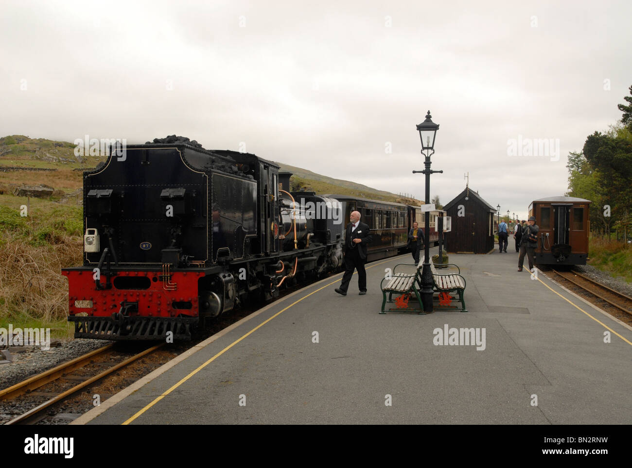 Trains of the Welsh Highland Railway, Rhyd Ddu station, snowdonia ...