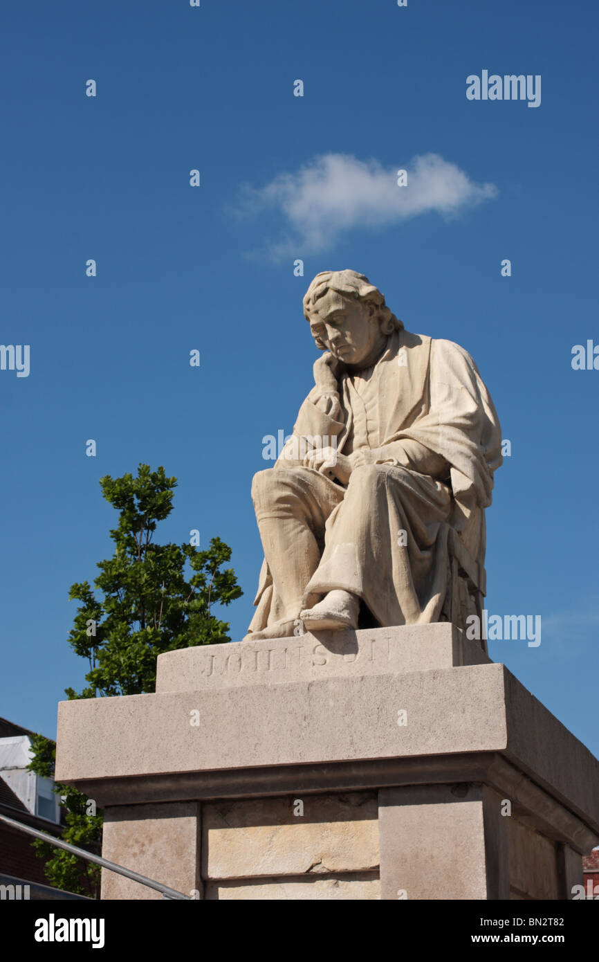 Dr samuel johnson statue hi-res stock photography and images - Alamy