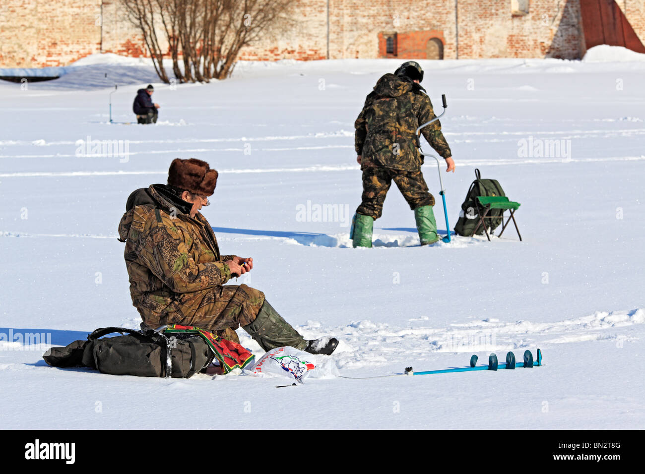 Ice fishing russia hi-res stock photography and images - Alamy