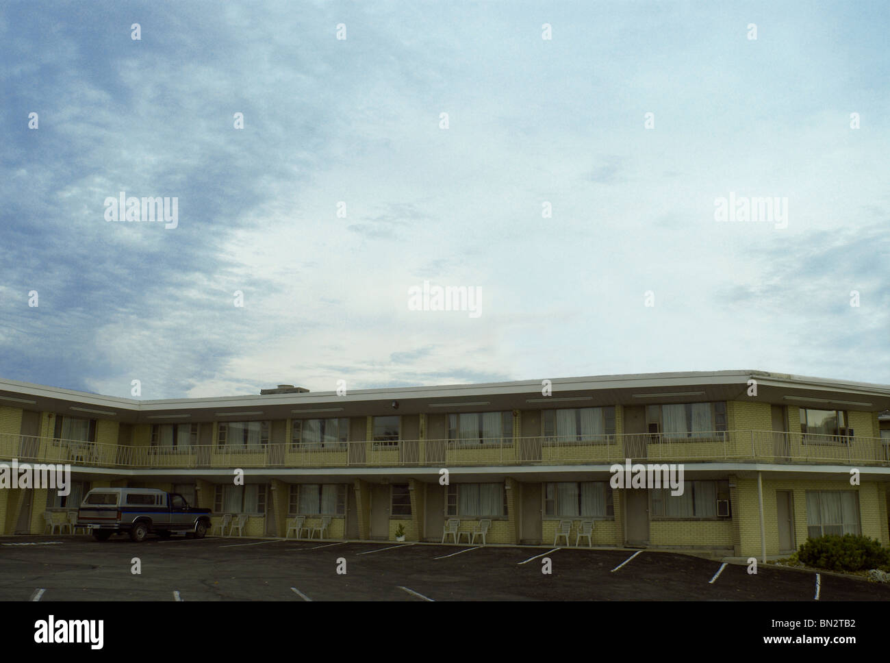 Outside exterior motel hi-res stock photography and images - Alamy
