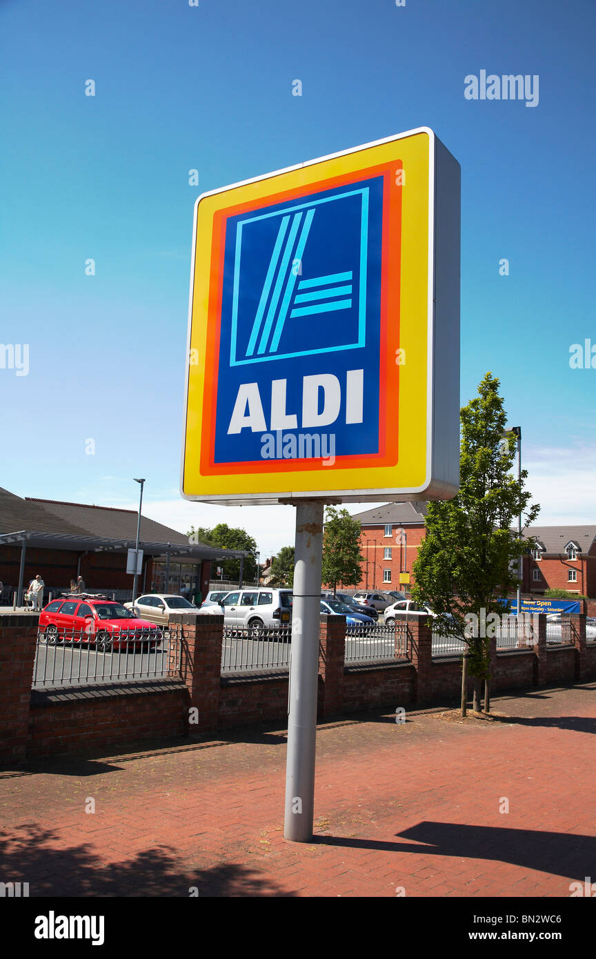 Aldi shop sign hi-res stock photography and images - Alamy