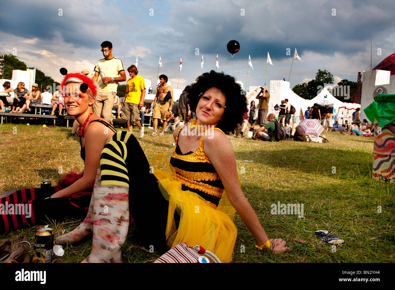 Glastonbury festival girls uk hi-res stock photography and images - Alamy