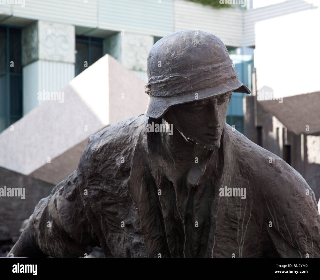 Close up of the statues in the memorial to the Warsaw Uprising in ...