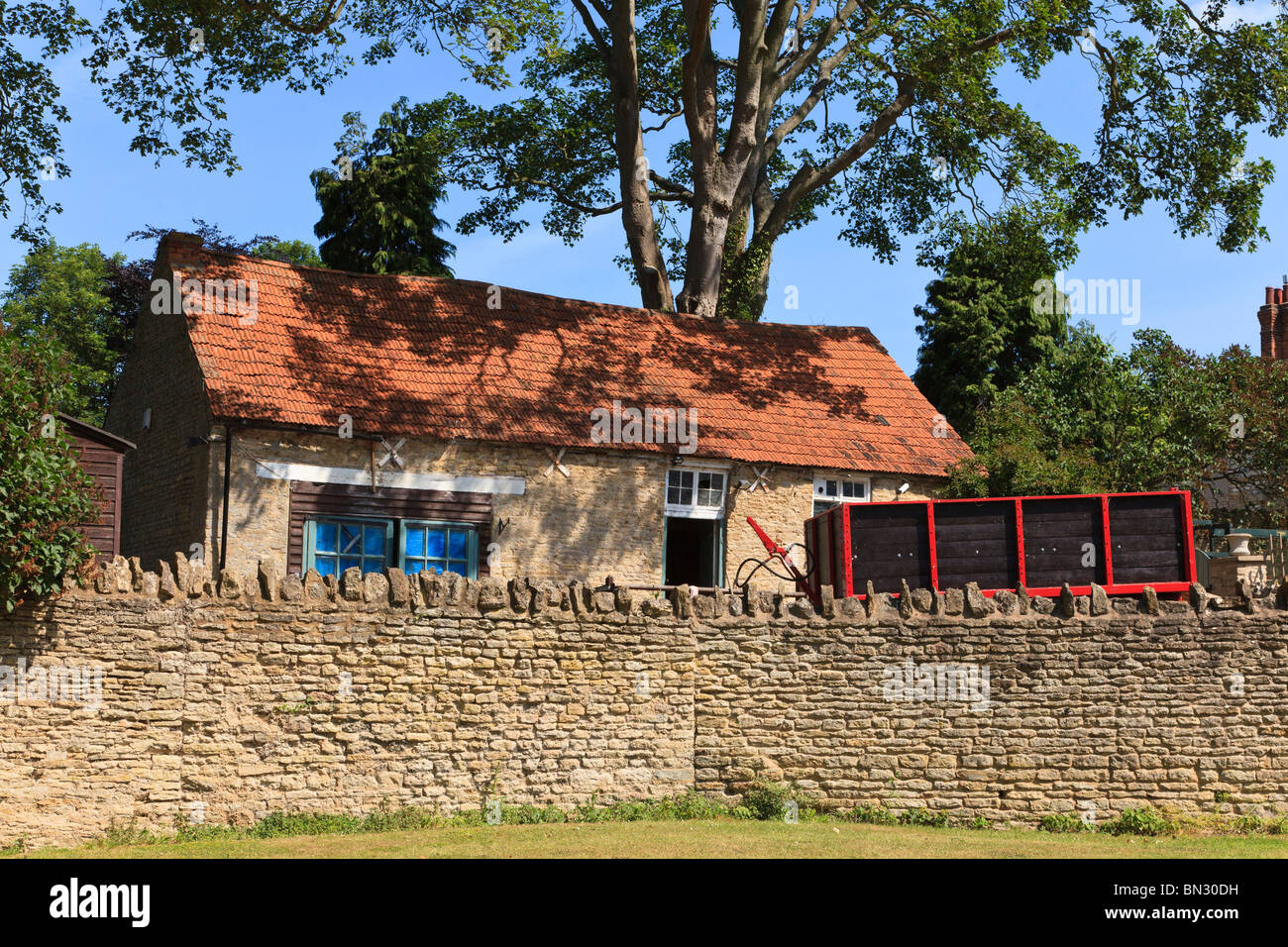 Trailer by stone wall hi-res stock photography and images - Alamy