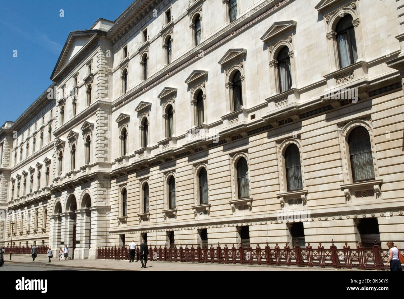 Foreign office building whitehall hi-res stock photography and images ...