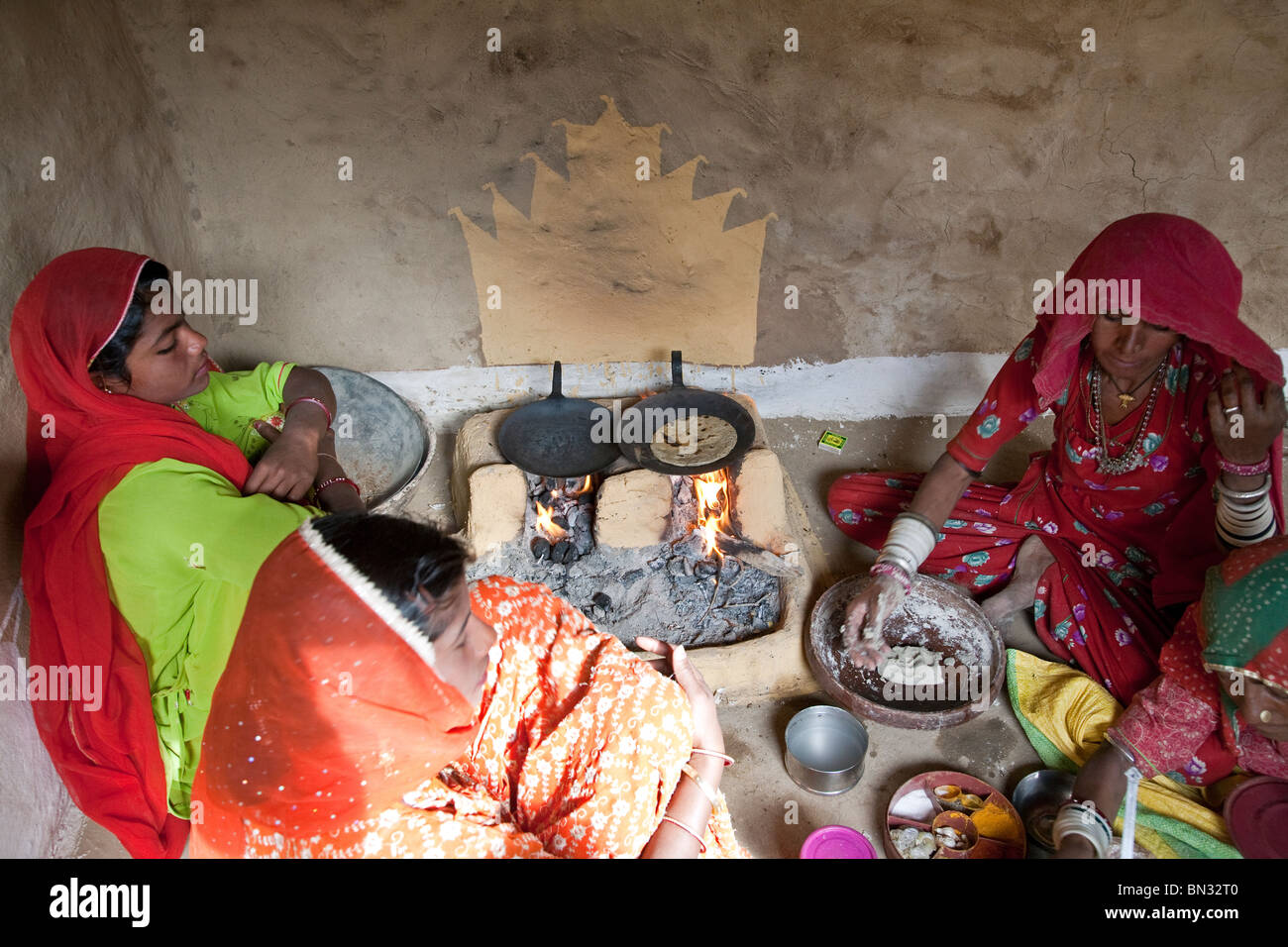 Making chapati hi-res stock photography and images - Alamy
