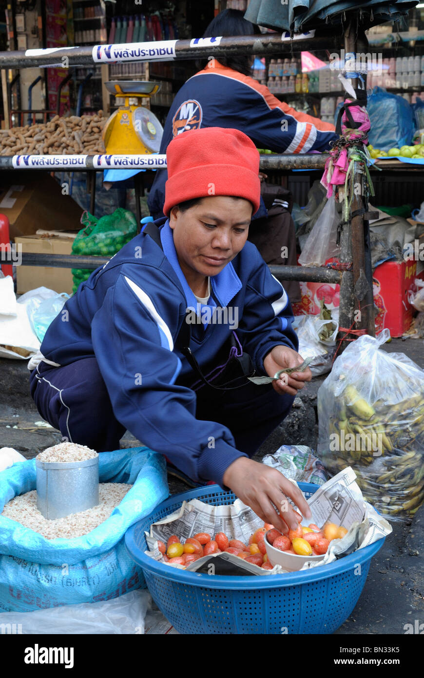 Shopkeeper selling vegetables in market hi-res stock photography and ...