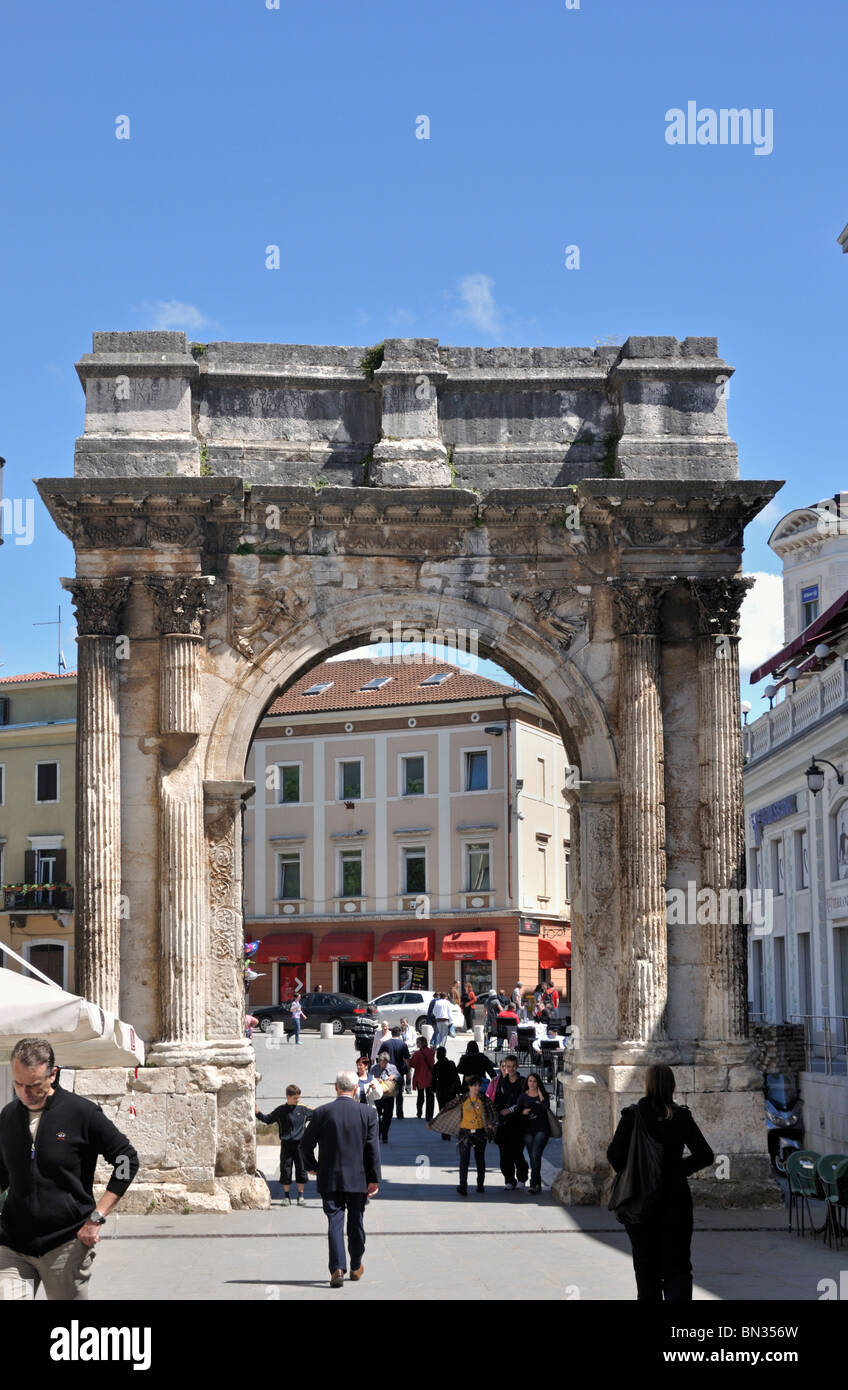 Roman Triumphal Arch of Sergius (Sergi) Golden Gate Croatia, Istria ...
