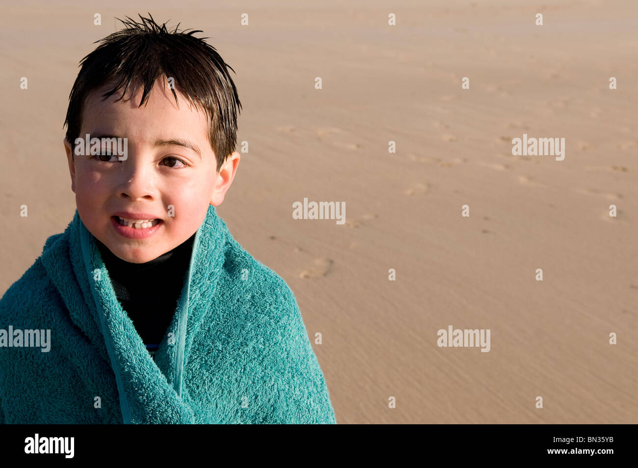 Kid shivering outside hi-res stock photography and images - Alamy