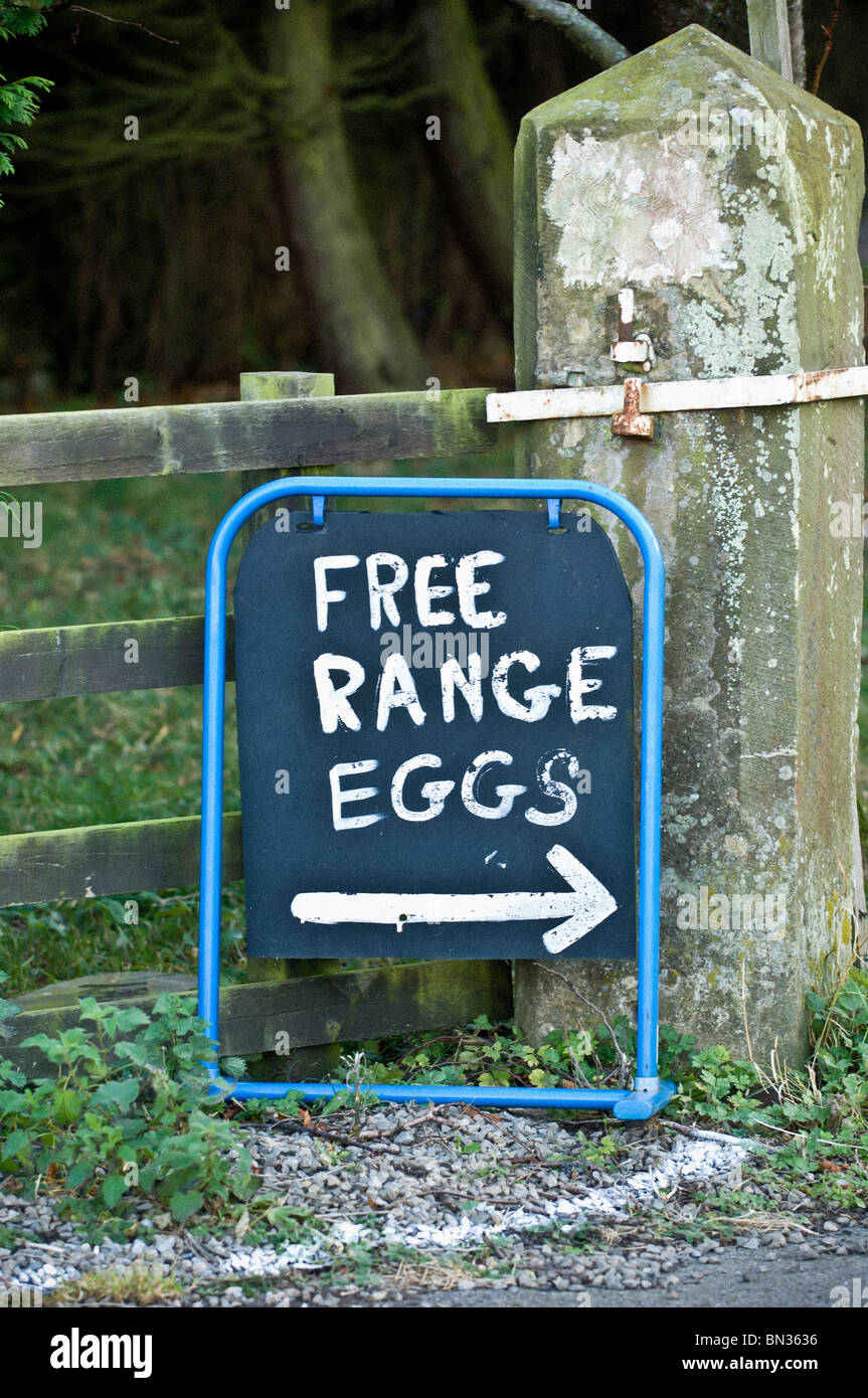 Hand painted sign uk farm hi-res stock photography and images - Alamy