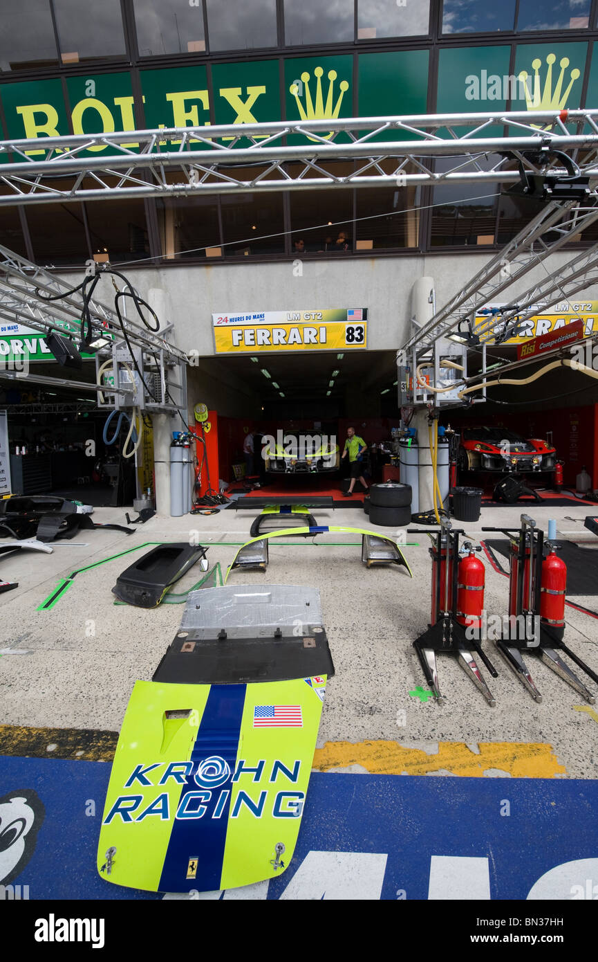Pit garages hi-res stock photography and images - Alamy