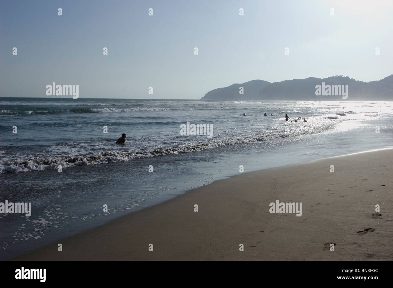 Acapulco mexico beach hi-res stock photography and images - Alamy