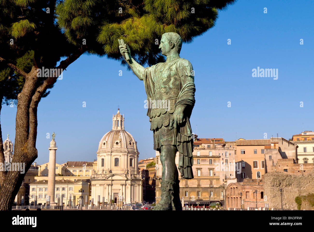 Ceasar statue, Forum Romanum, Rome, Italy Stock Photo - Alamy