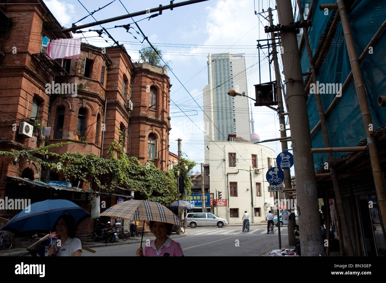 China. Shanghai. Street scene. 2007 Stock Photo - Alamy