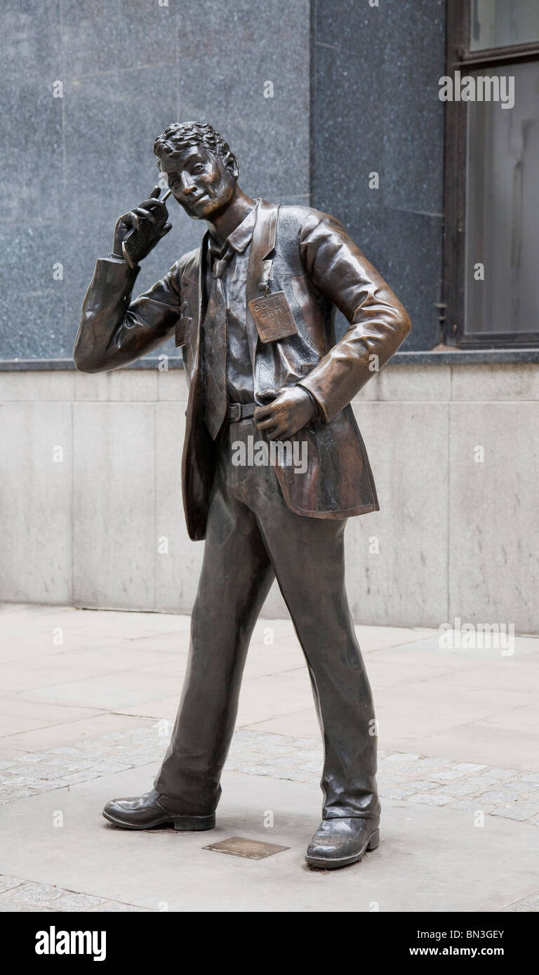 Statue and cell phone hi-res stock photography and images - Alamy