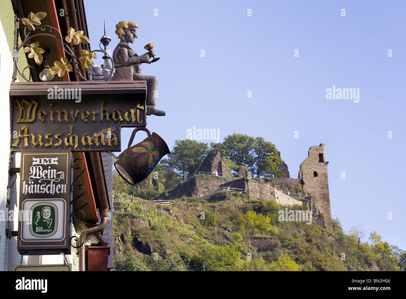 Wine shop and ruins of Are Castle in the background, Altenahr ...