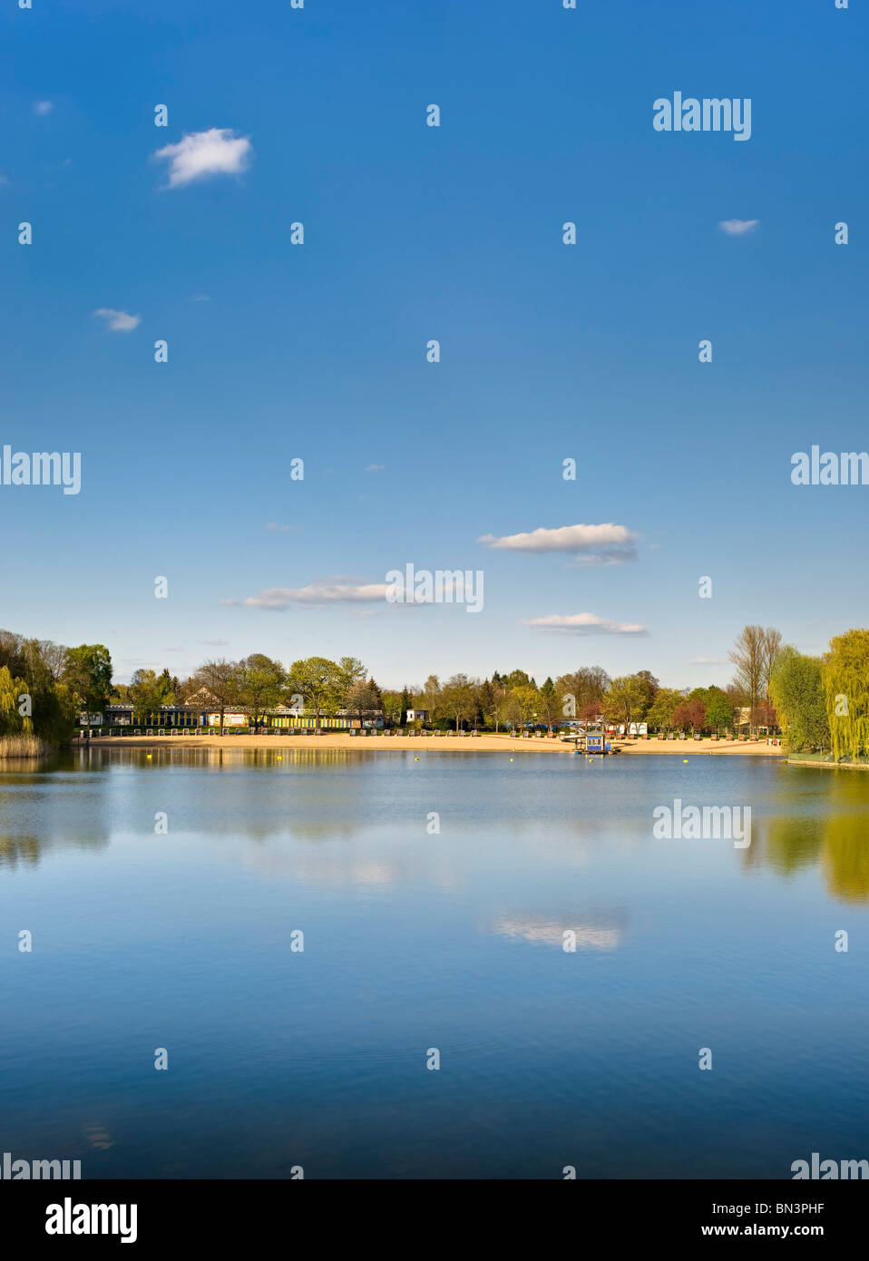 View of the lido at Orankesee, Alt-Hohenschioenhausen, Berlin, Germany ...